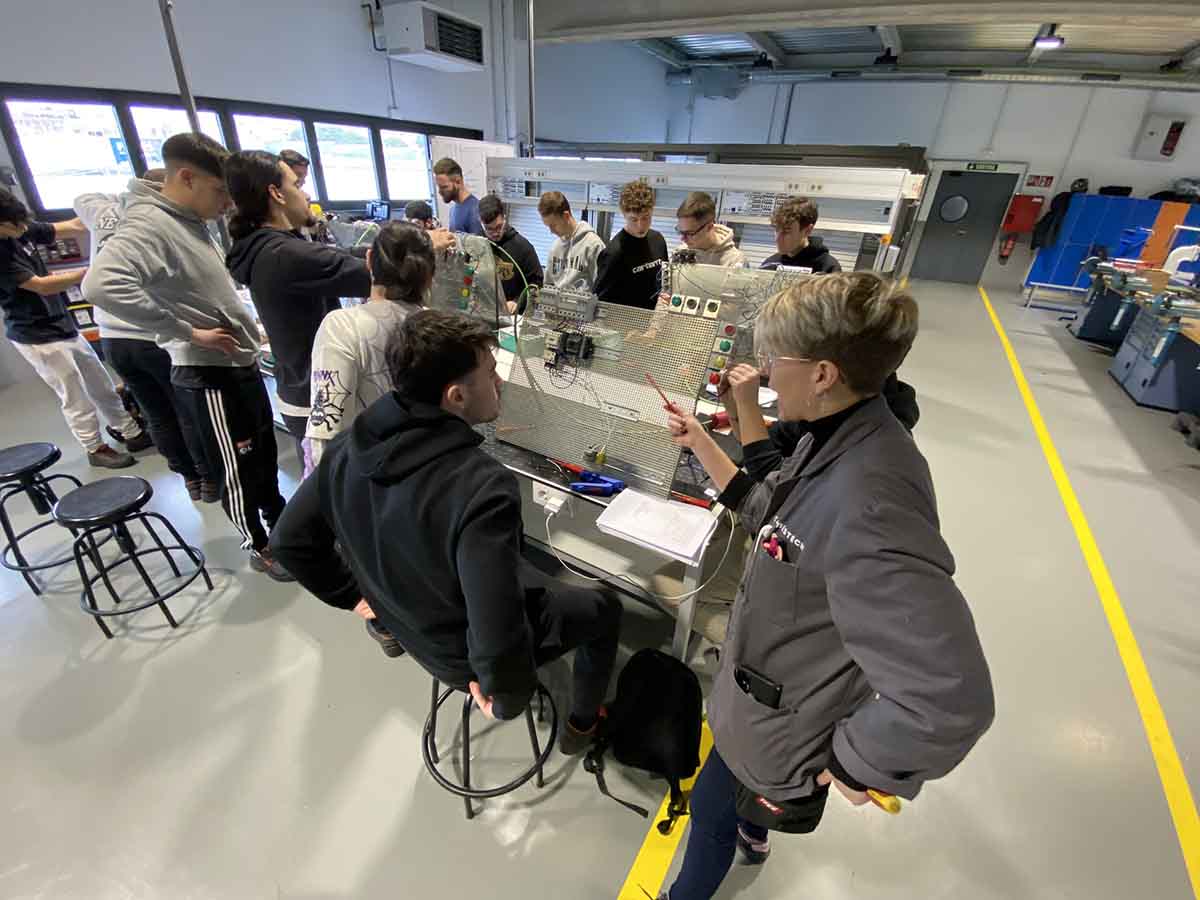 Iniciem la tercera promoció d'alumnes en DUAL! - Centre Politècnic Comas